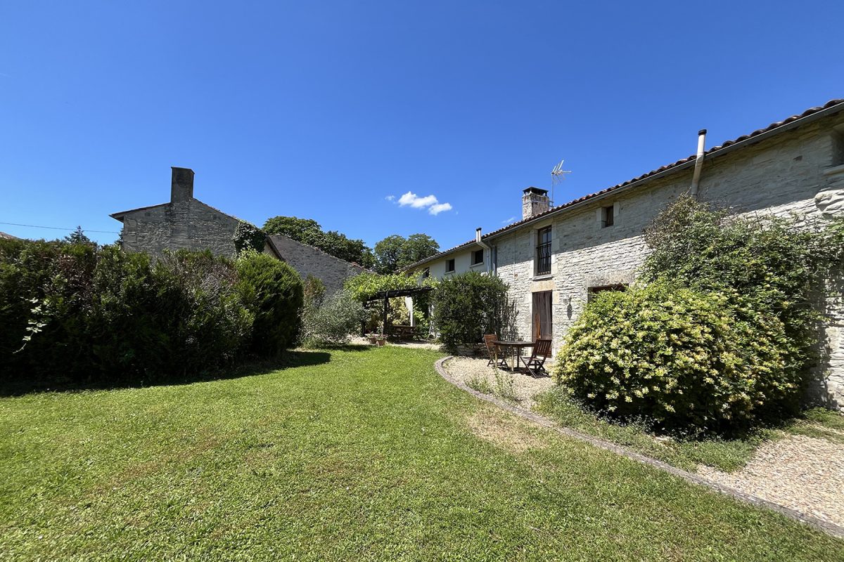 Les Hiboux – French farmhouse & gite cottages
